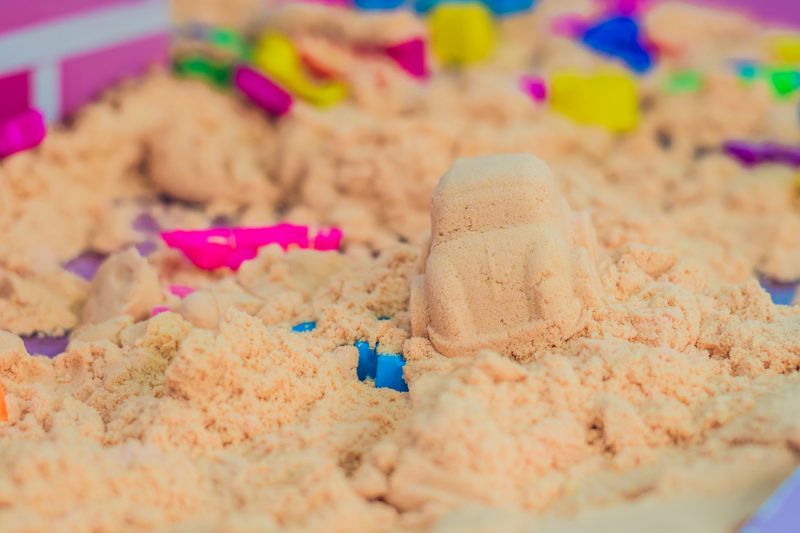 Come fare la sabbia magica in casa con e senza sabbia