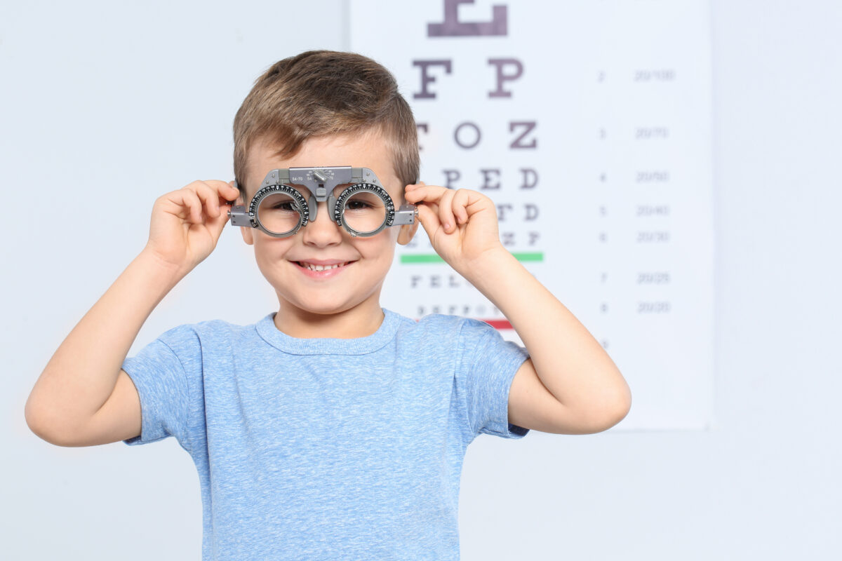 Bambini e vista: quando fare la prima visita oculistica. Bambini e vista: quando fare la prima visita oculistica.